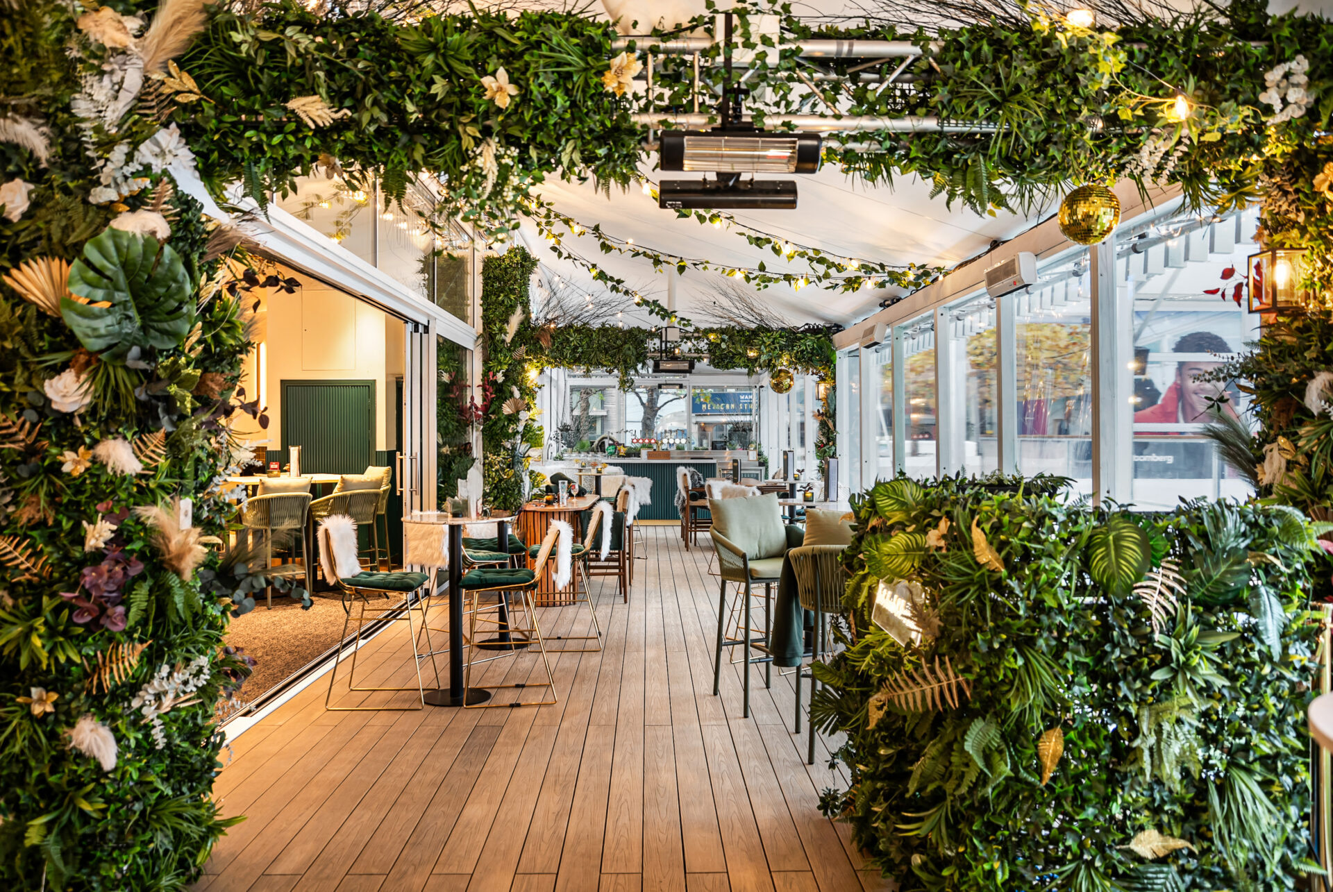 Oasis Bar & Terrace - Ice Rink Canary Wharf